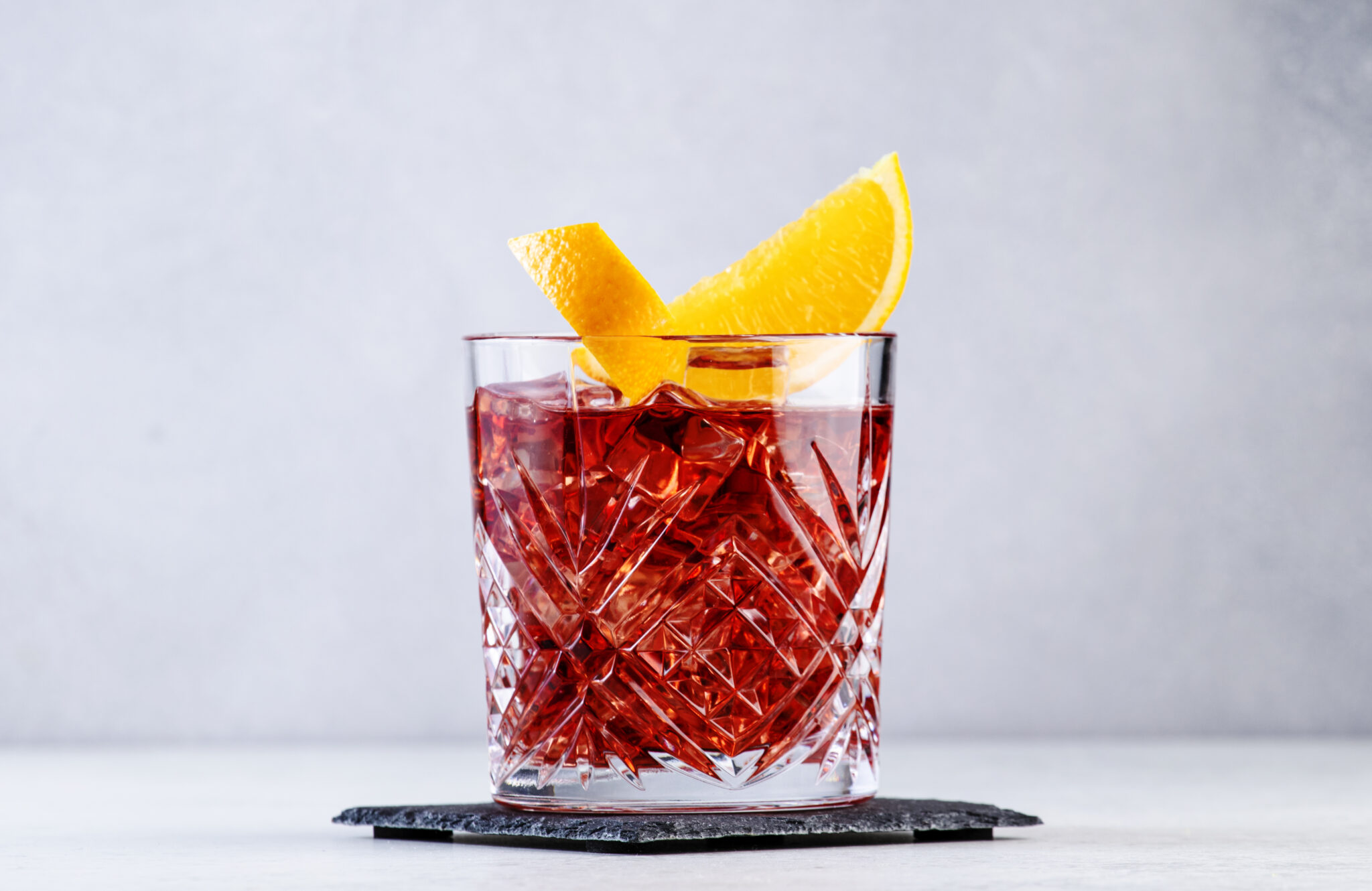 Negroni: O que você deve saber sobre o clássico de partes iguais ...