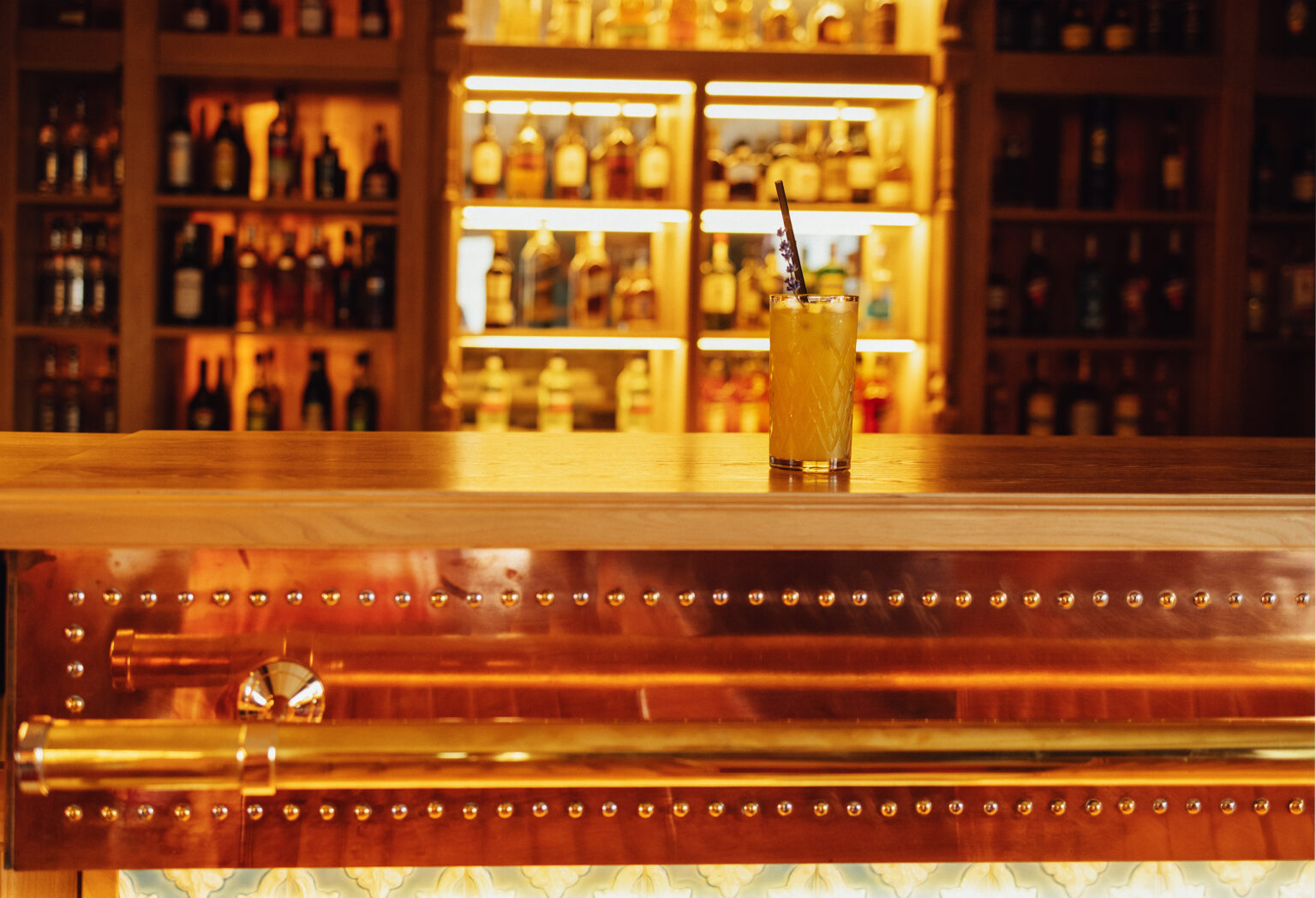 História do bar: de tabernas antigas aos bares modernos – Bartender Store